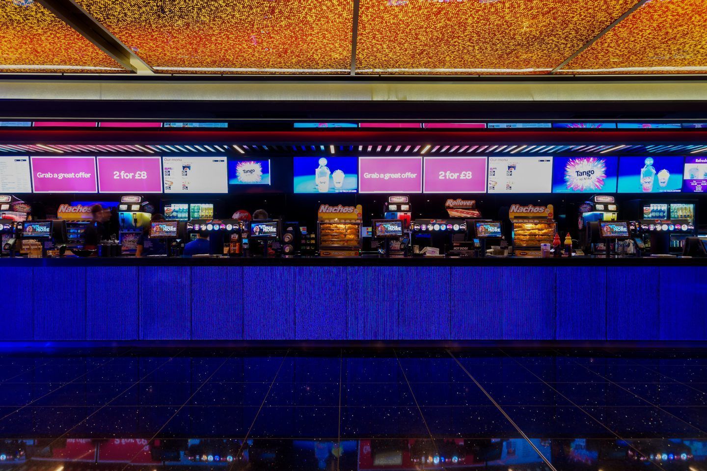 Cinema desk, Birmingham/UK with illuminated cuboids – Lucem GmbH