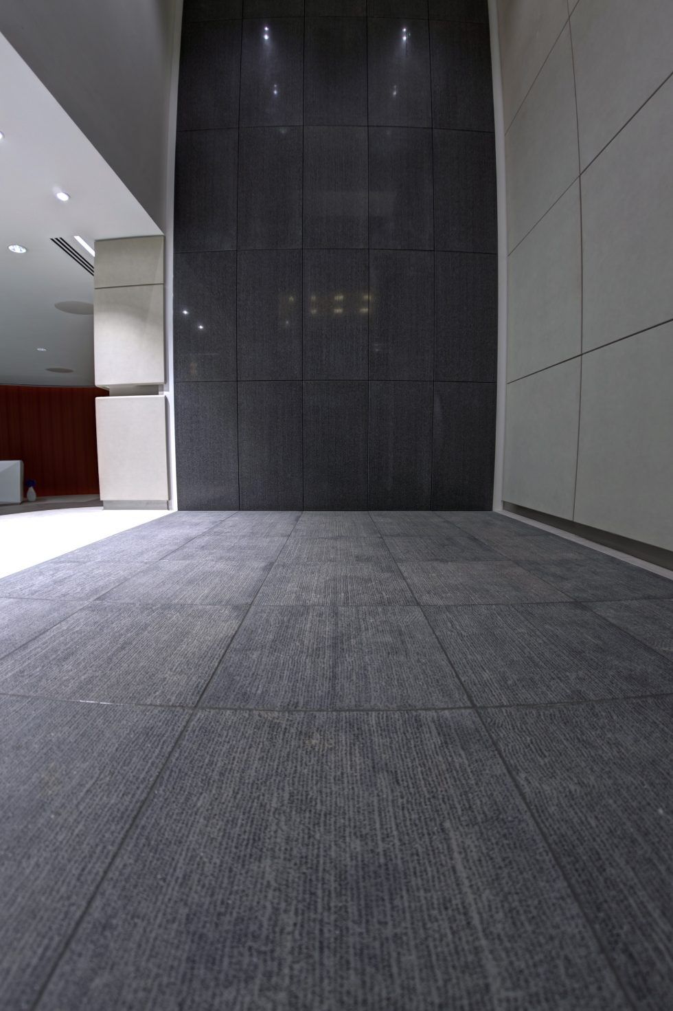 Illuminated wall cladding, London/UK with illuminated cuboids – Lucem GmbH